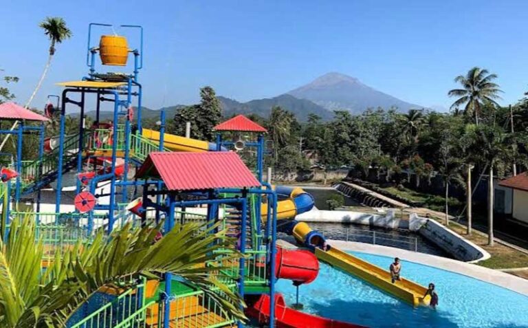 Taman Wisata Air Kali Bening Magelang Berlatar Keindahan Pegunungan - Cakram.Net